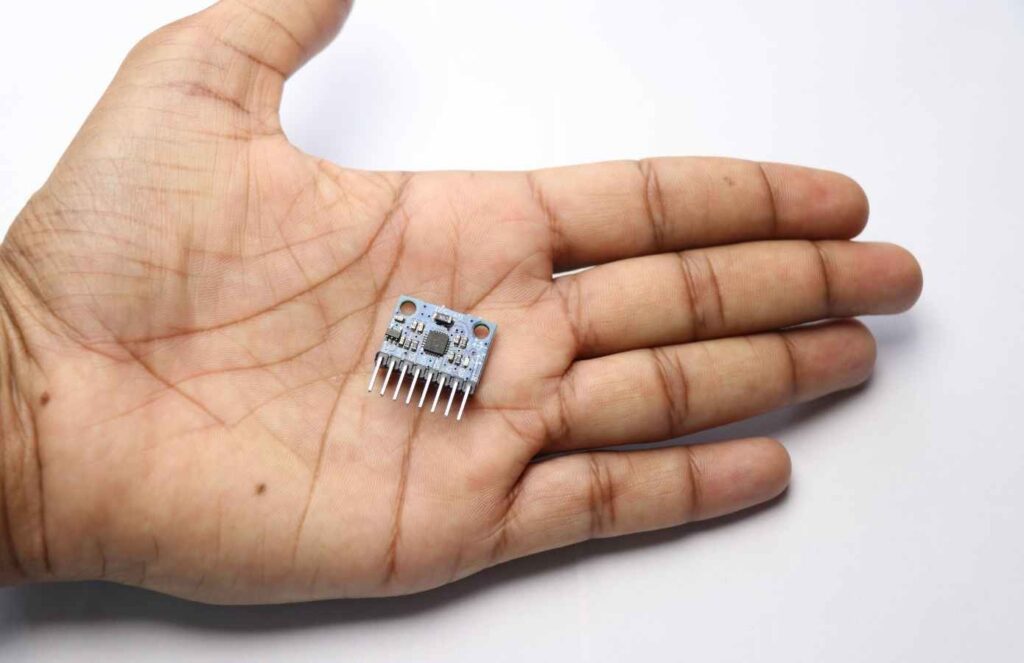 O que é um acelerômetro industrial e como funcionam?